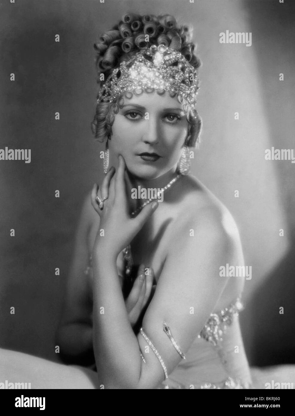 THELMA TODD (PORTRAIT) VAMPING VENUS (1928) 003 Stock Photo - Alamy