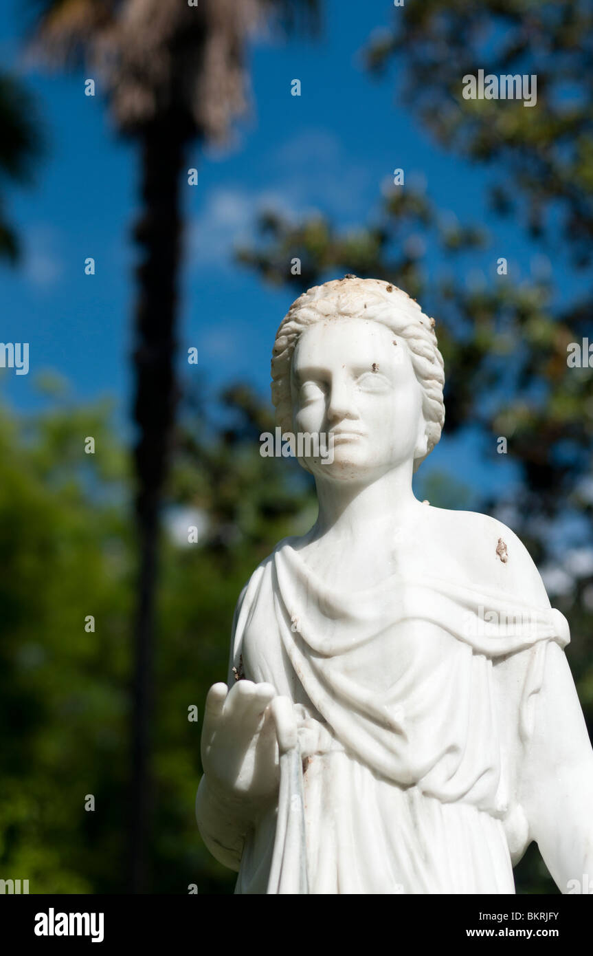 White statue hi-res stock photography and images - Alamy