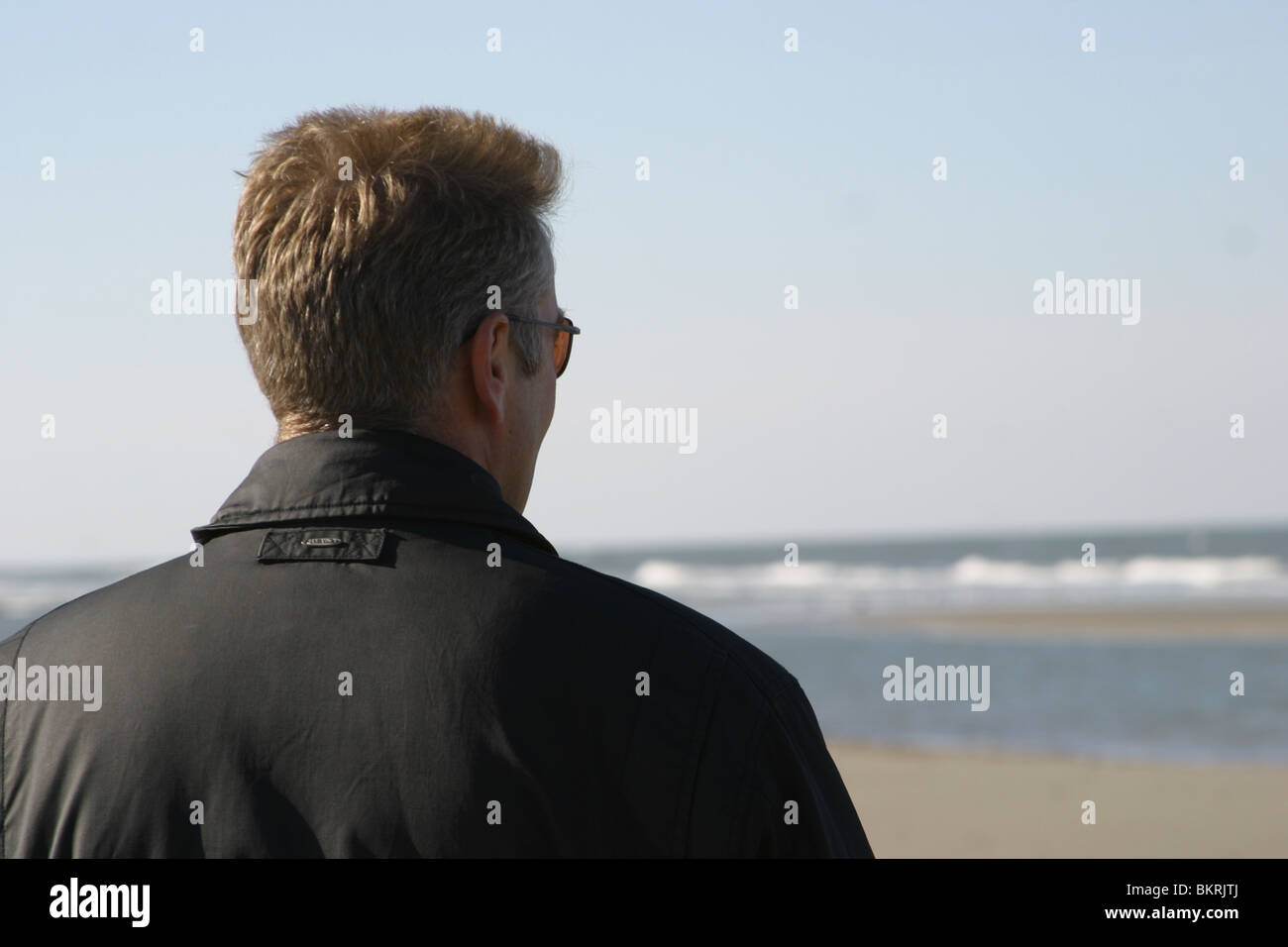 Man side profile from behind hi-res stock photography and images - Alamy