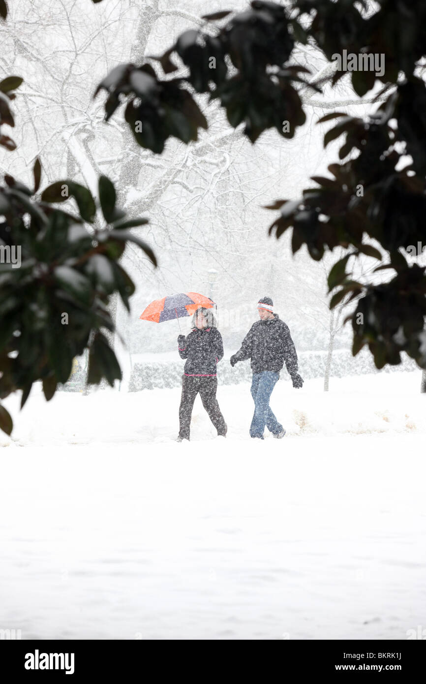 2009 snowstorm in charlottesville hi-res stock photography and images ...