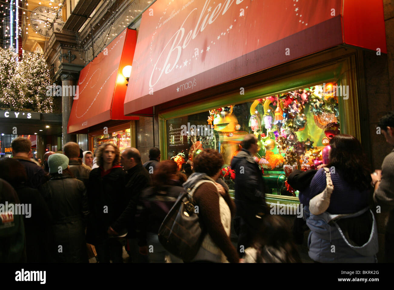 Windows macys department store hi-res stock photography and images - Alamy