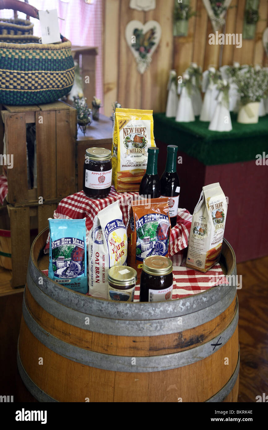 Women selling local crafts hi-res stock photography and images - Alamy
