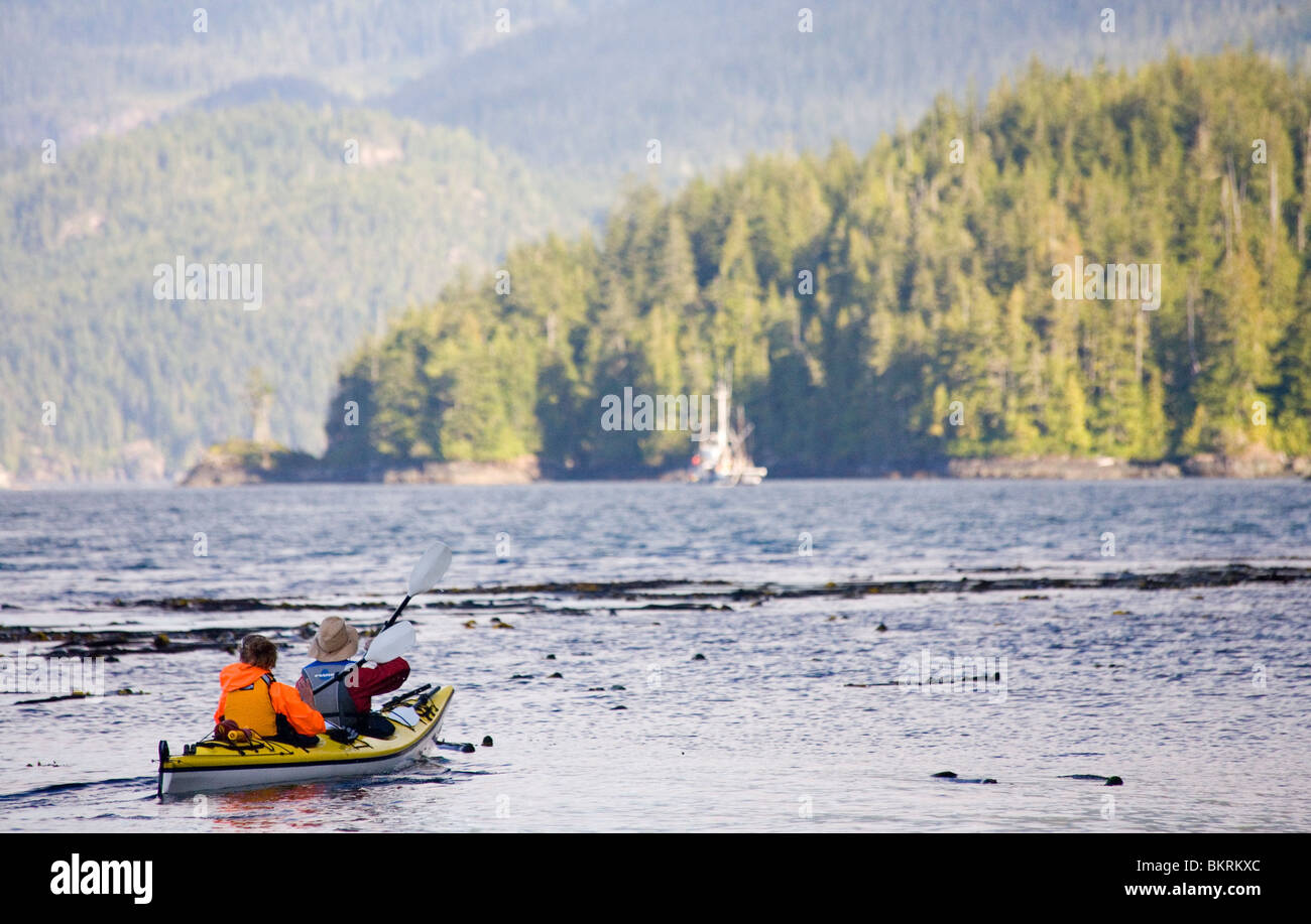 Kayaking in Johnstone Strait Stock Photo - Alamy