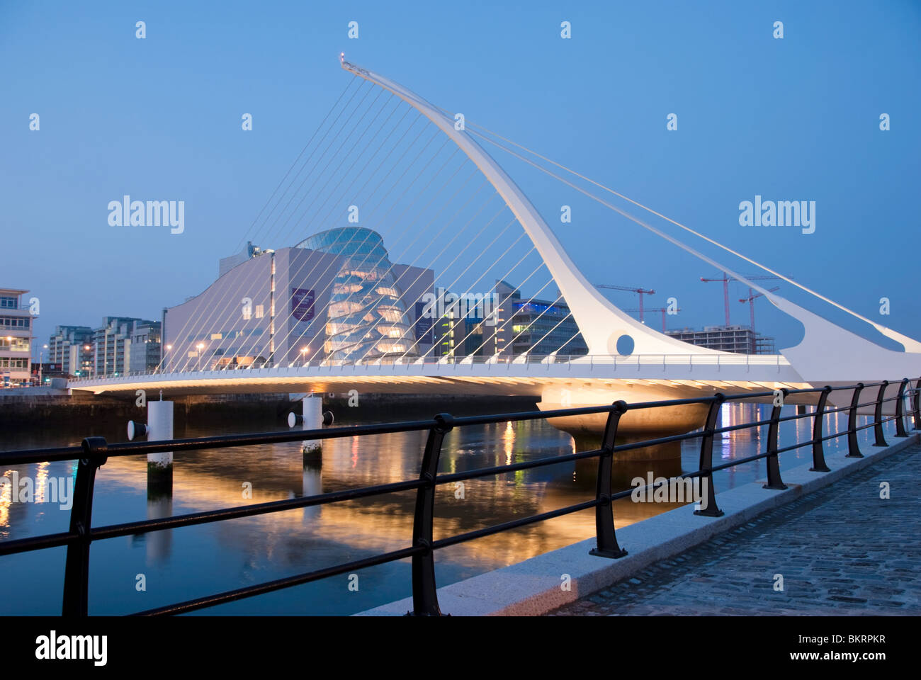 Samuel beckett bridge hi-res stock photography and images - Alamy