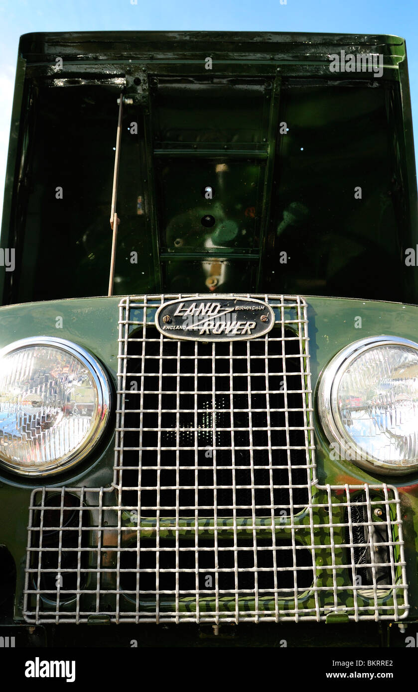 Land Rover, front view of Badge and Grill Stock Photo - Alamy