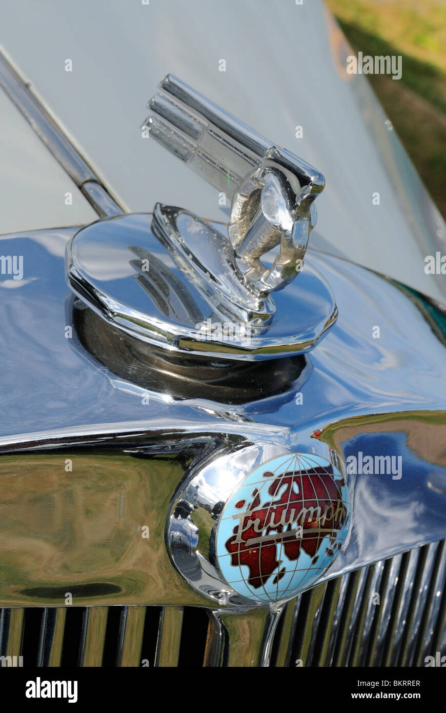 Triumph car badge hi-res stock photography and images - Alamy