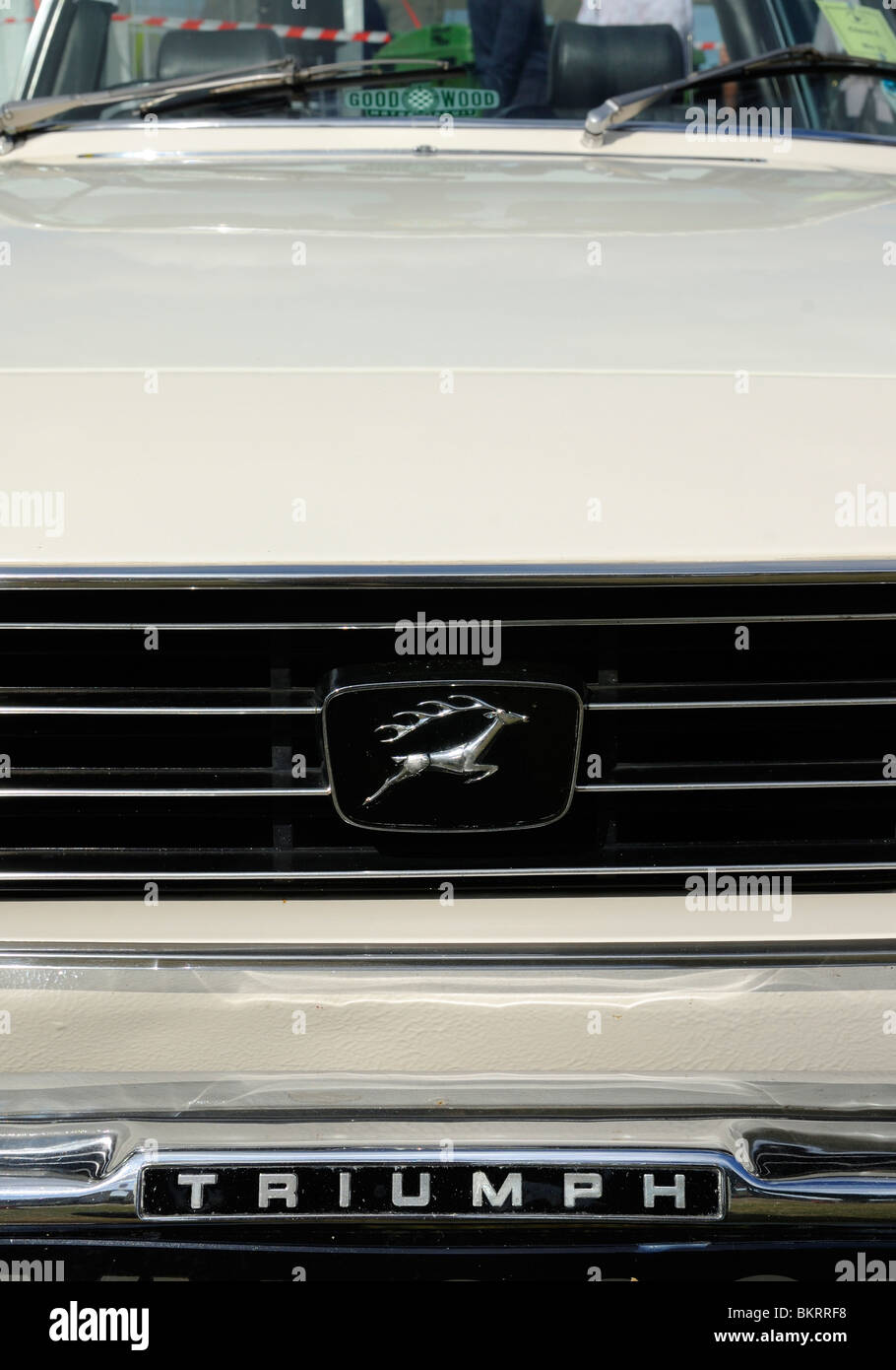 Triumph car badge hi-res stock photography and images - Alamy