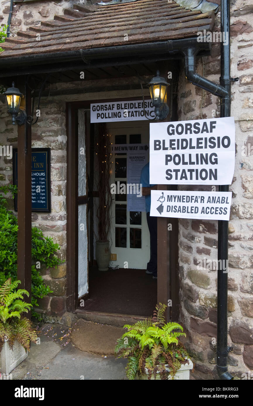 Eu elections disabled vote hi-res stock photography and images - Alamy