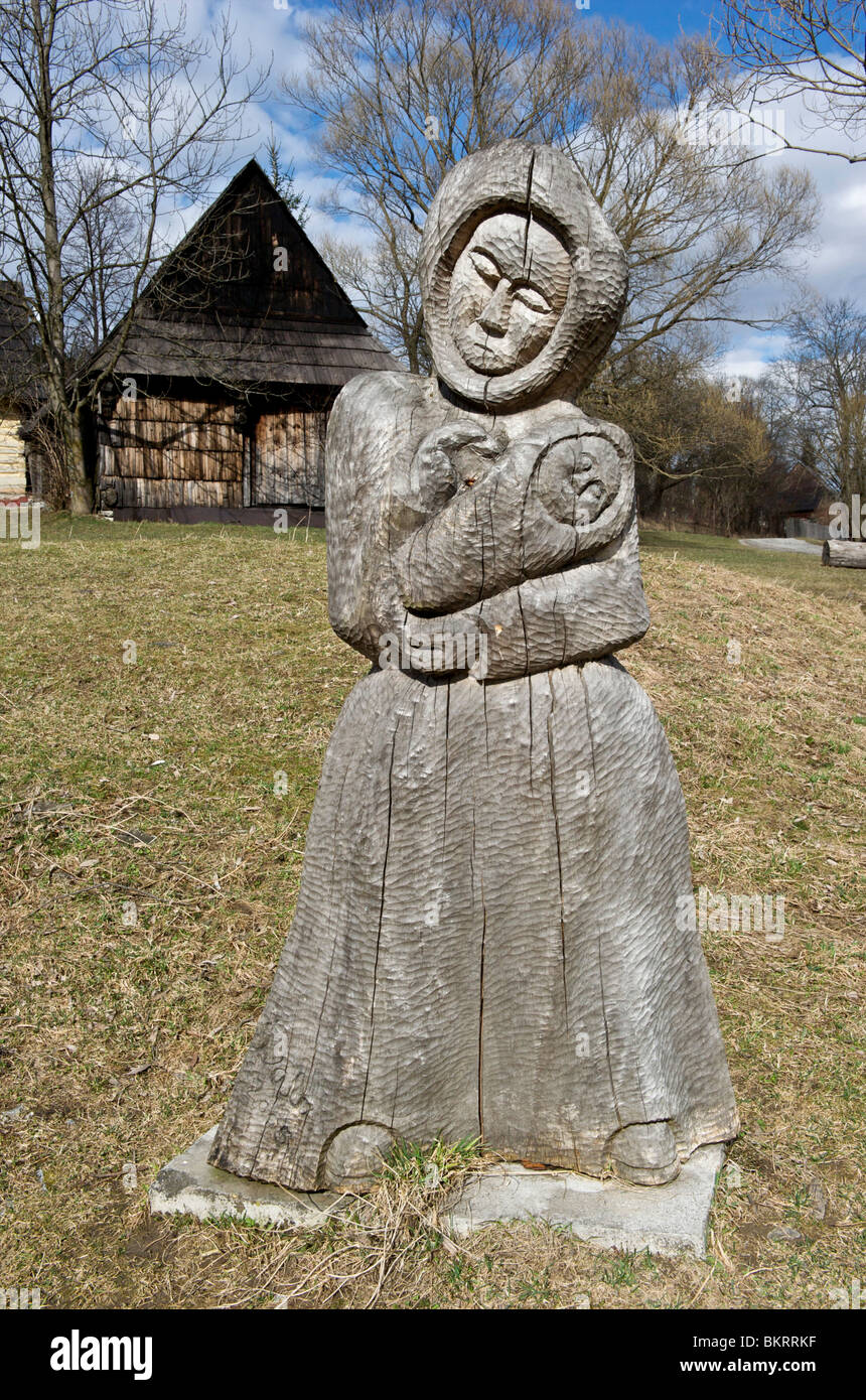 Village statues hi-res stock photography and images - Alamy