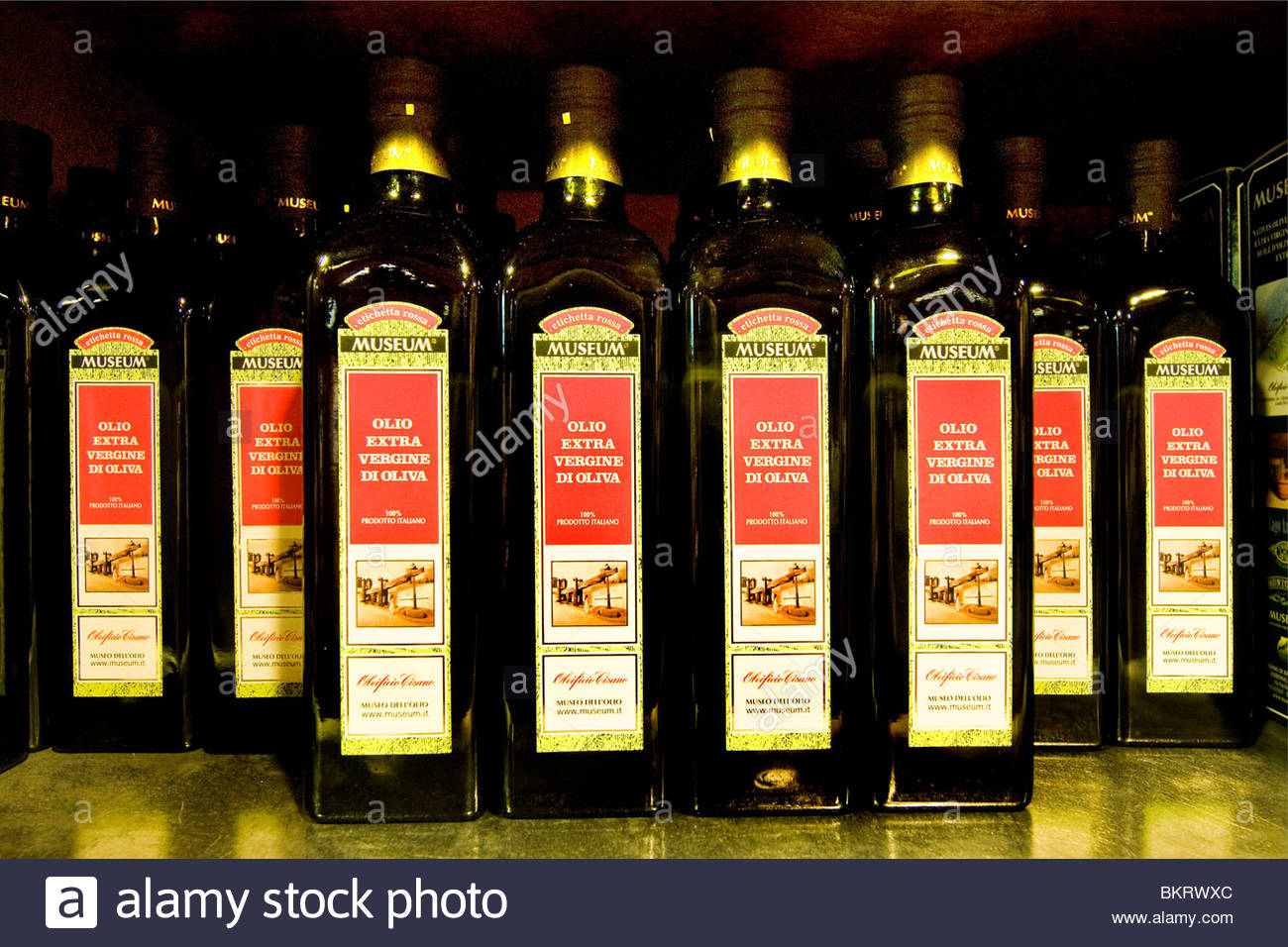 Italian Olive Oil Bottles Stock Photos & Italian Olive Oil Bottles ...