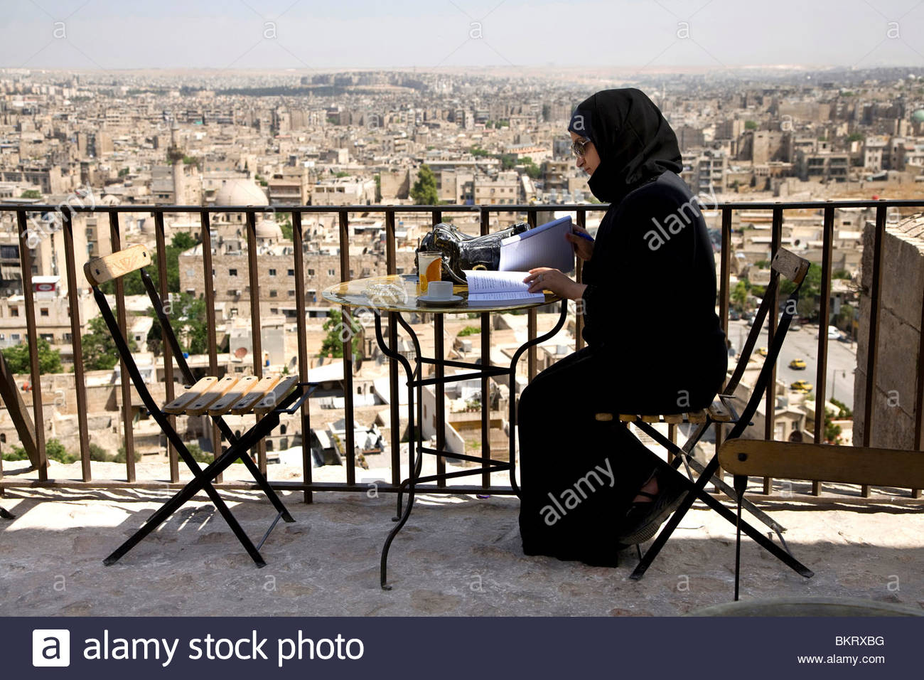 Women In Middle East High Resolution Stock Photography and Images - Alamy