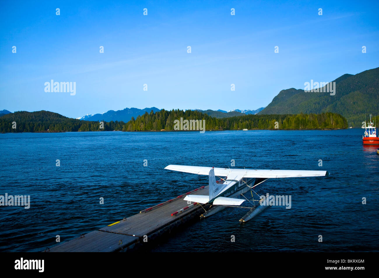 Float plane at dock hi-res stock photography and images - Alamy