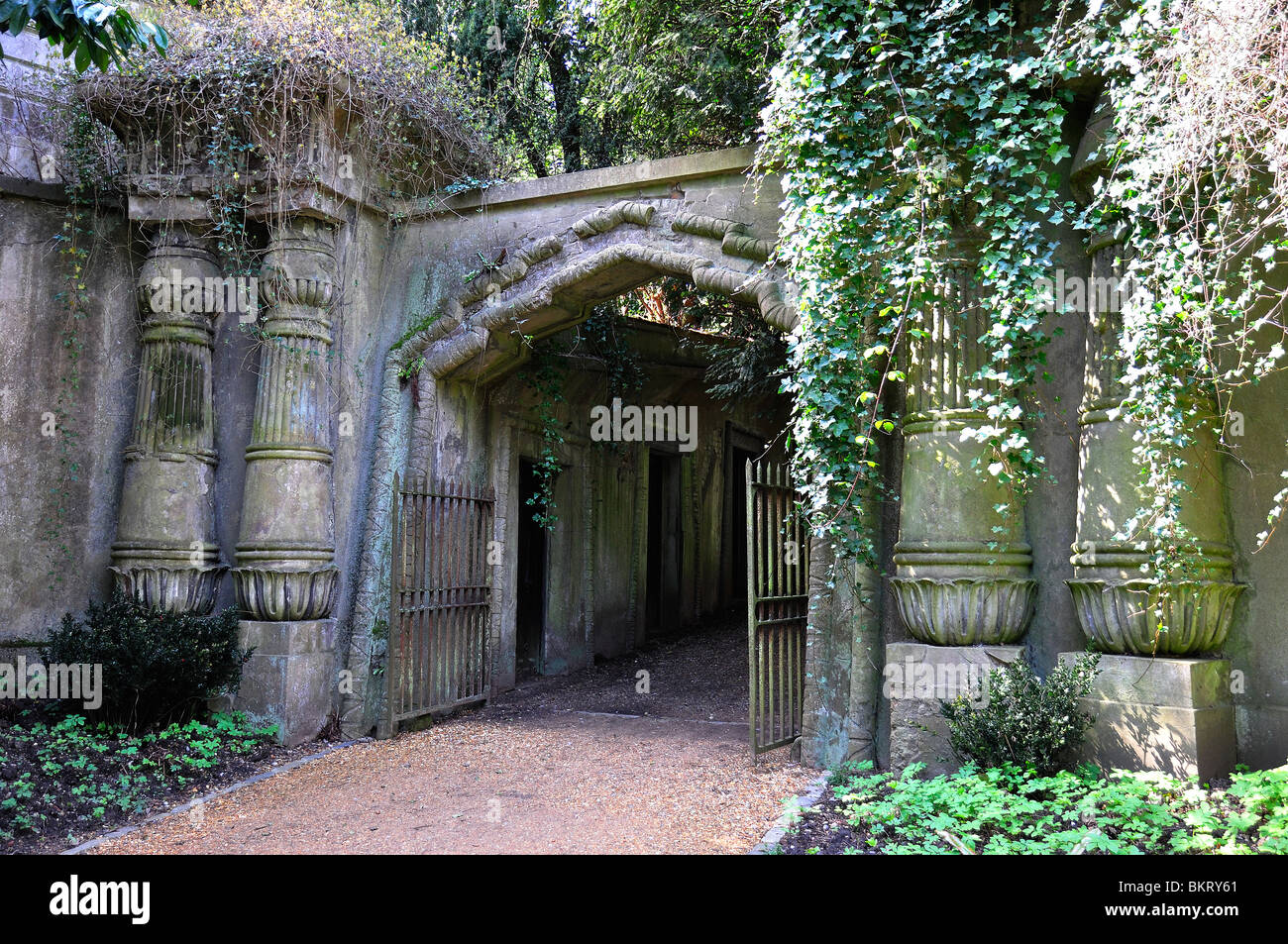 Highgate Cemetery West, London Stock Photo - Alamy