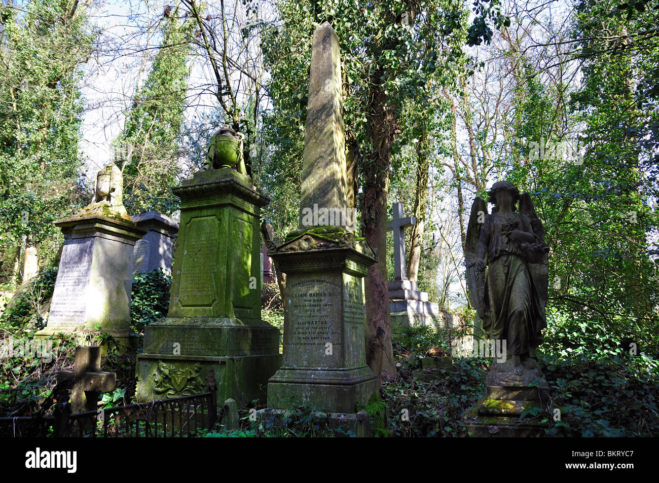 Victorian Tombs Graves High Resolution Stock Photography and Images - Alamy