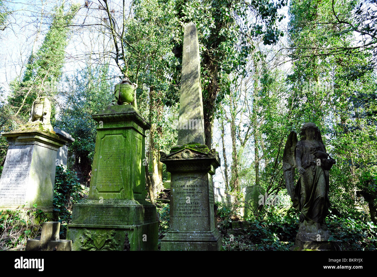 Victorian tombs hi-res stock photography and images - Alamy