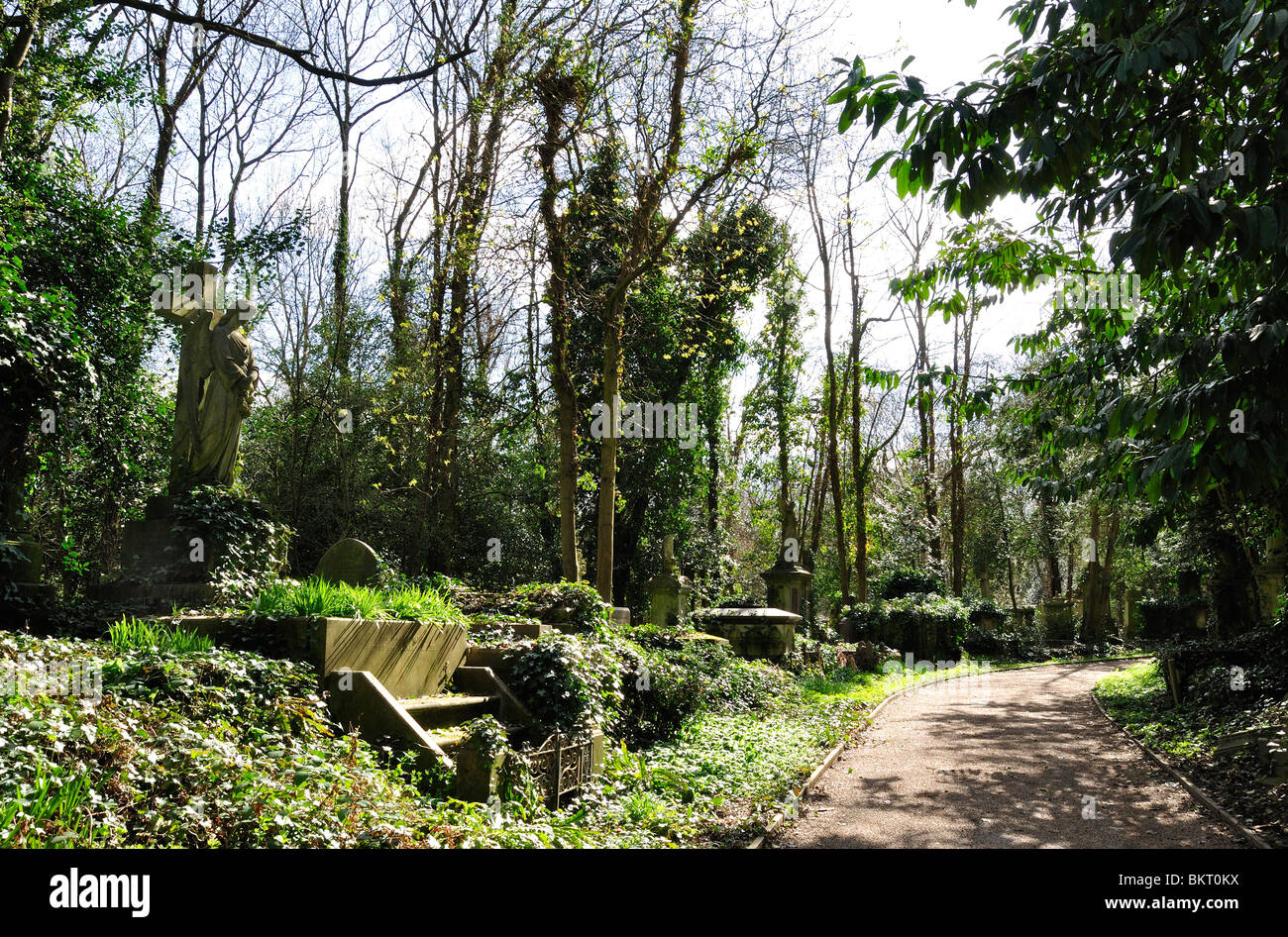 Victorian Tombs Graves High Resolution Stock Photography and Images - Alamy