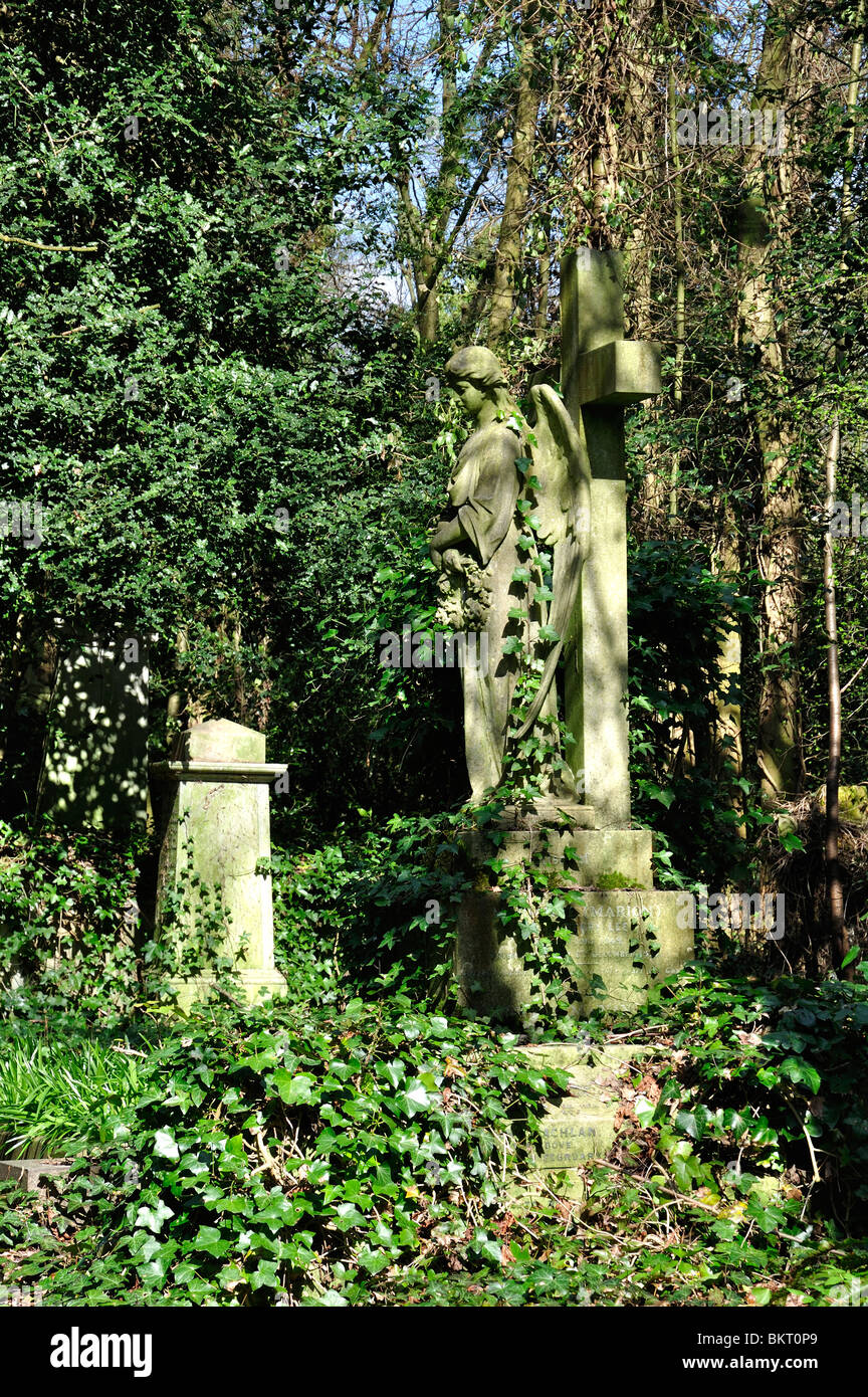 Victorian tombs in Highgate Cemetery West, London Stock Photo - Alamy