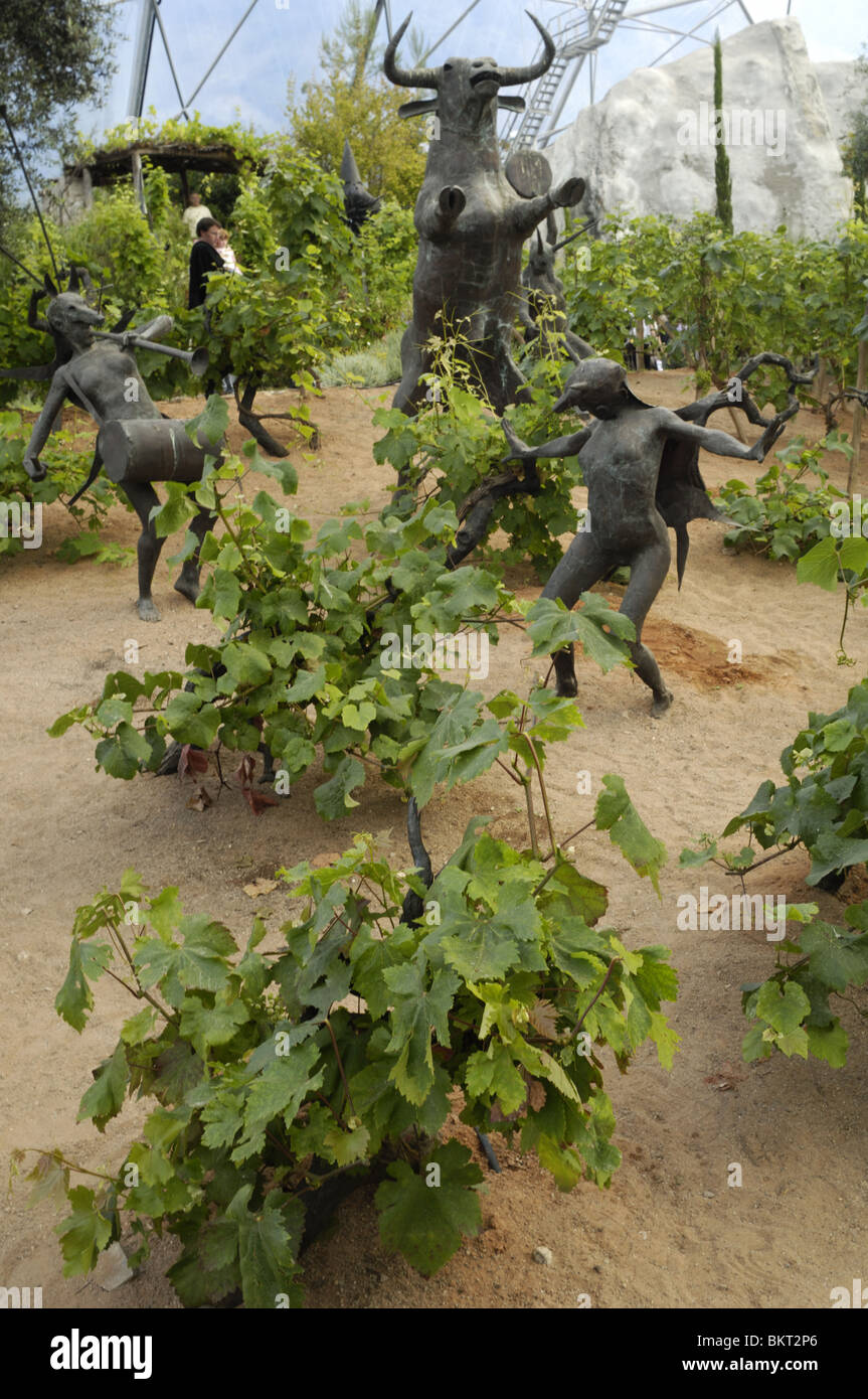 Bull garden hi-res stock photography and images - Alamy