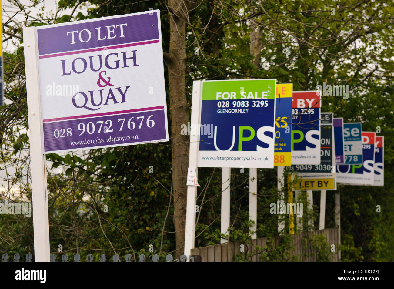 Estate agents signs hi-res stock photography and images - Alamy