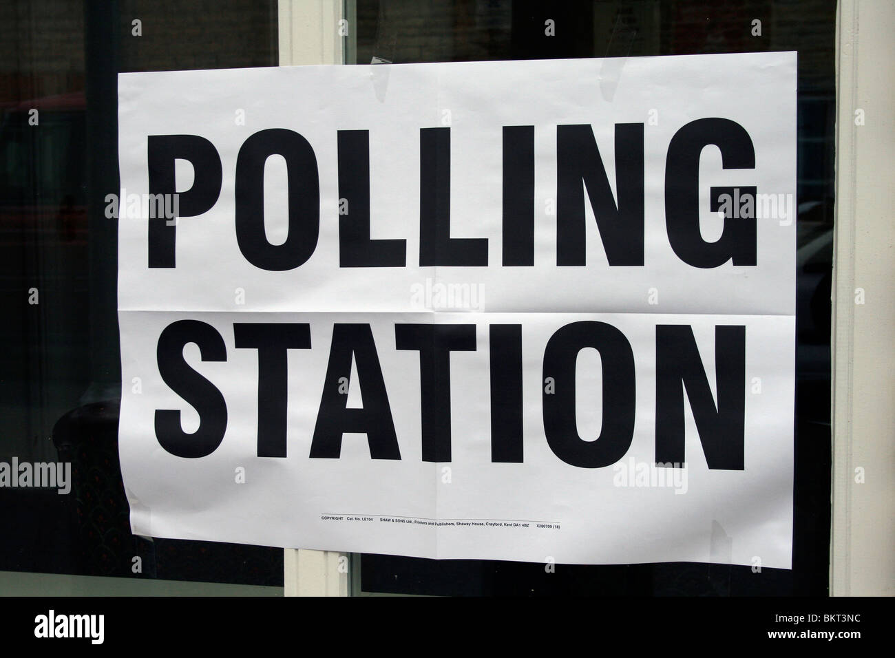 polling station sign Stock Photo - Alamy