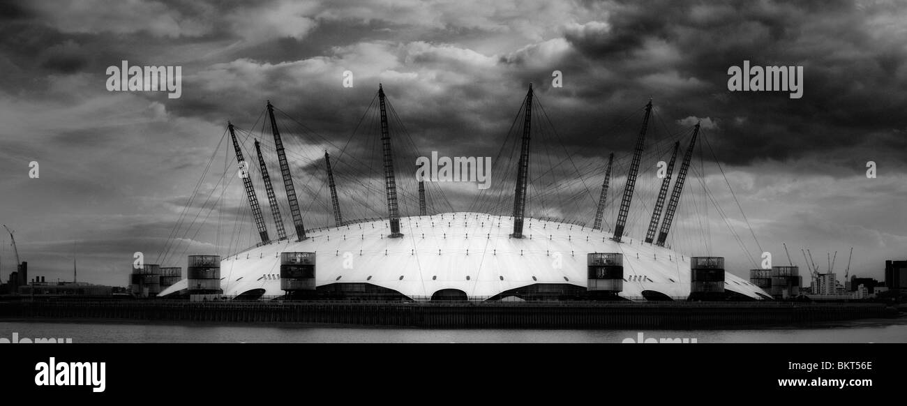 O2 england hi-res stock photography and images - Alamy