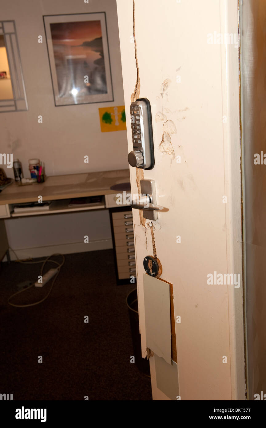 Sledge hammer door hi-res stock photography and images - Alamy