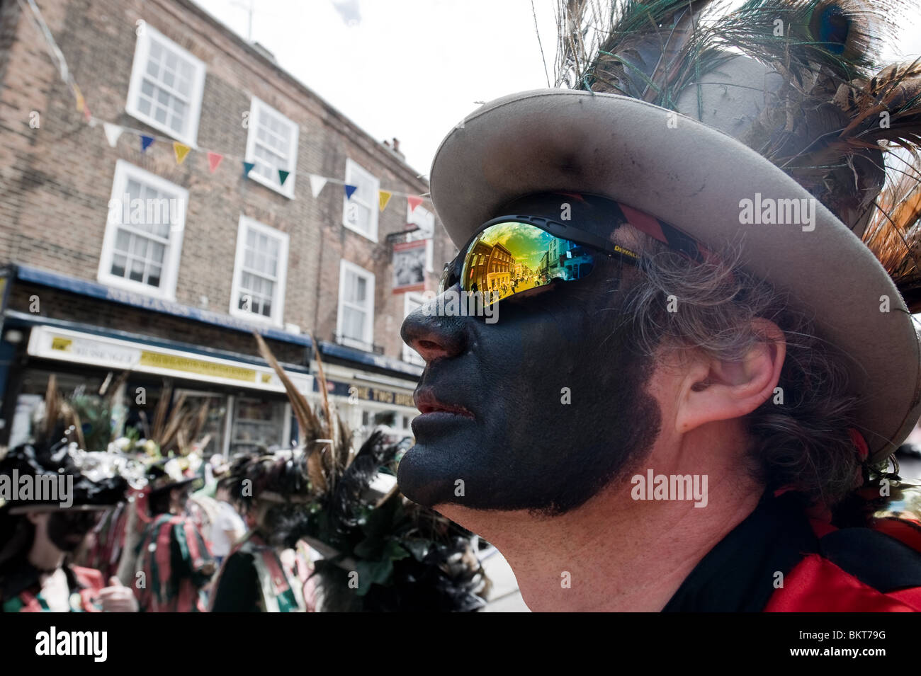 Street performer wearing top hat hi-res stock photography and images ...