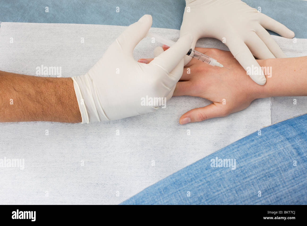 woman receiving an injection from a doctor Stock Photo - Alamy