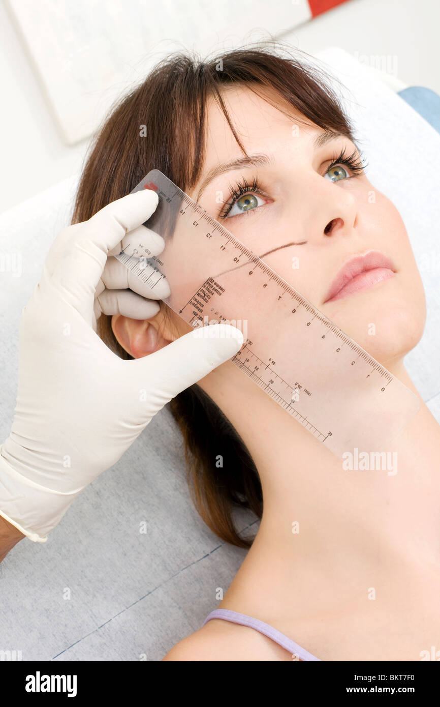 Cosmetic surgery hi-res stock photography and images - Alamy