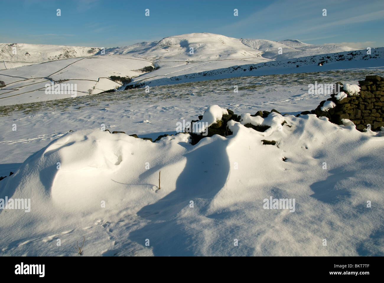 The Kinder Scout plateau in winter, from Mount Famine, near Hayfield ...