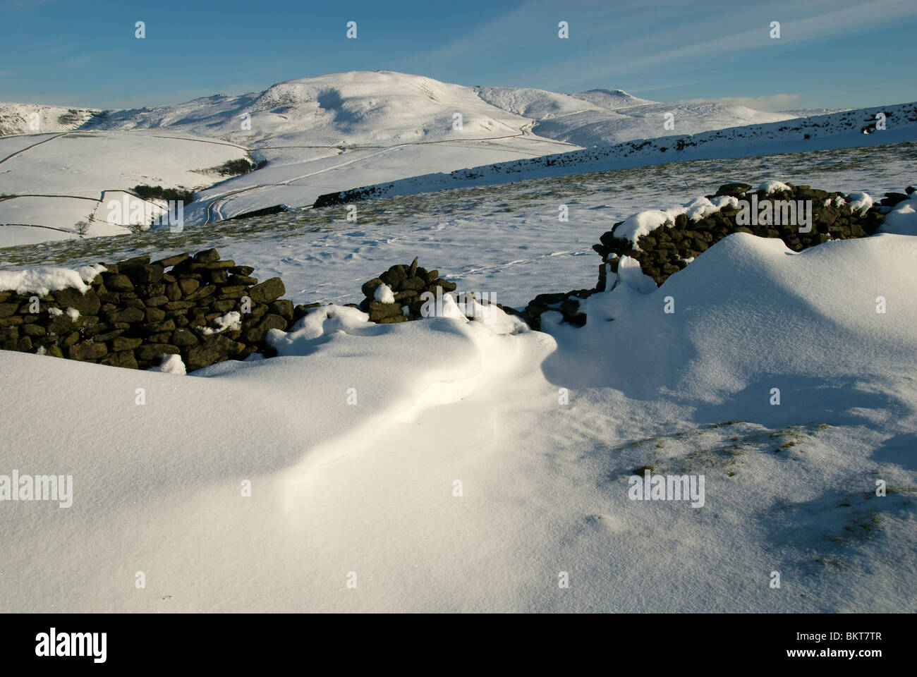 The Kinder Scout plateau in winter, from Mount Famine, near Hayfield ...