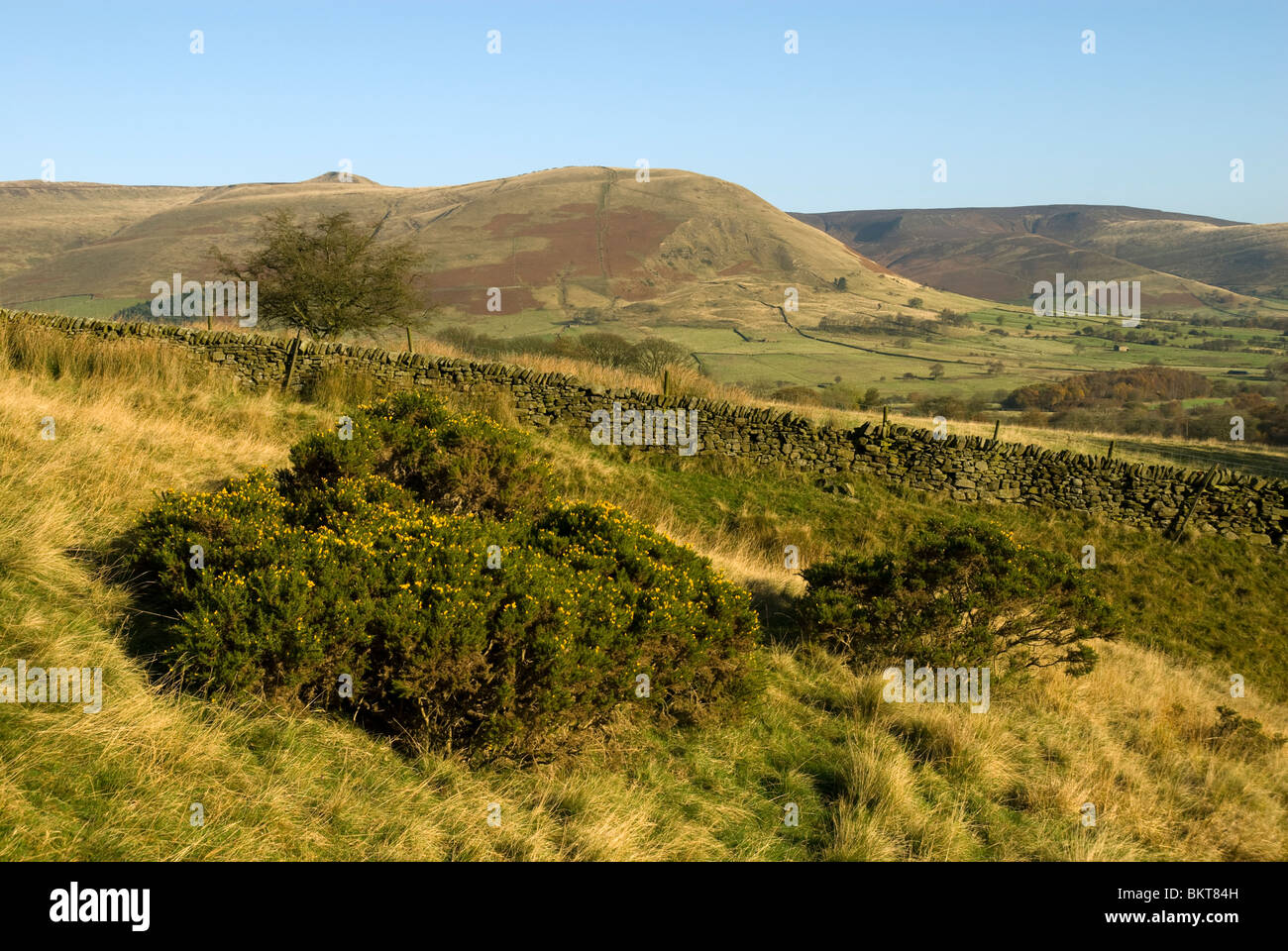 The Kinder Scout plateau from Edale, Peak District, Derbyshire, England ...