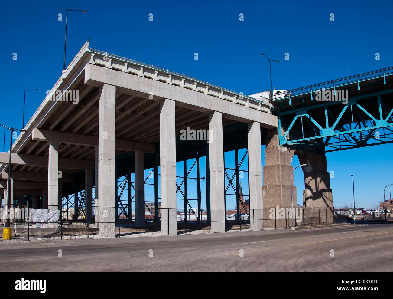 Detroit river international crossing hi-res stock photography and ...