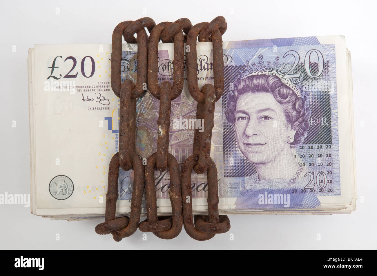 Bundle of twenty pound notes wrapped in chain Stock Photo - Alamy