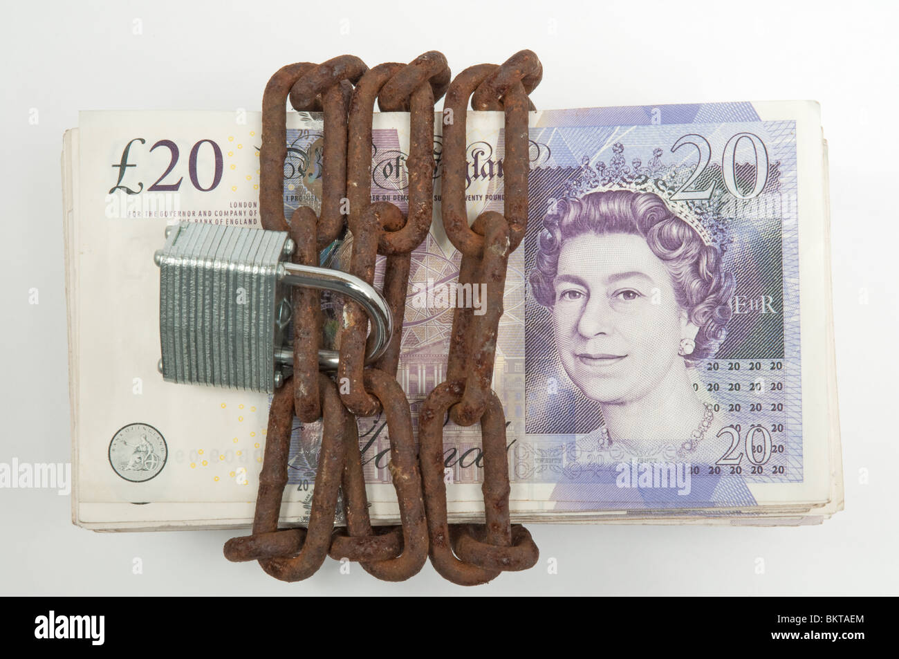 Bundle of twenty pound notes, chained-up and padlocked Stock Photo - Alamy