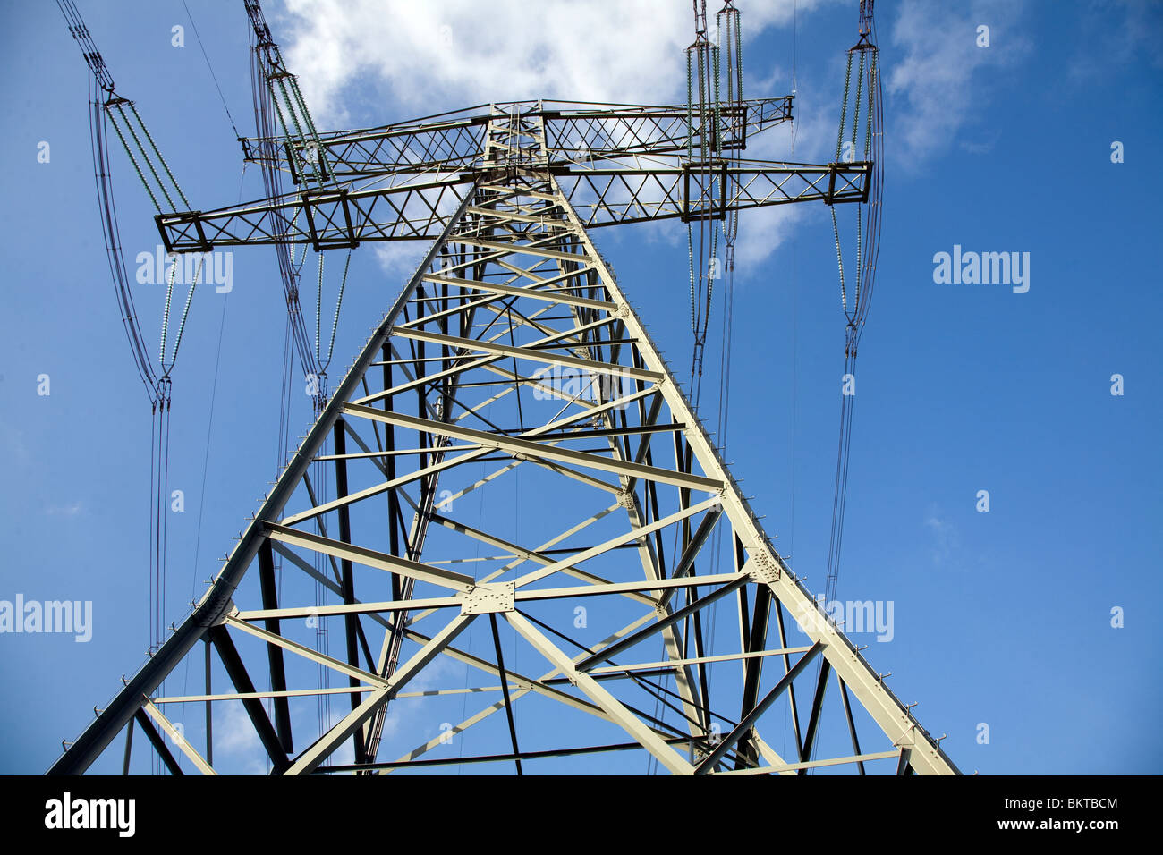 Electricty pylon and transmission wires Stock Photo - Alamy