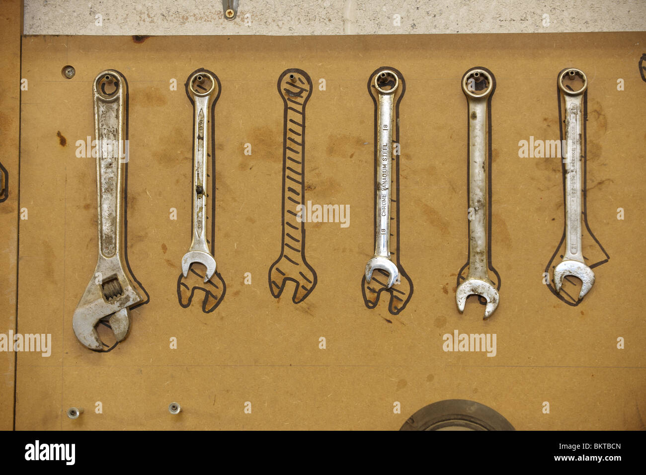 row of spanners hanging on a rack on a wall Stock Photo - Alamy