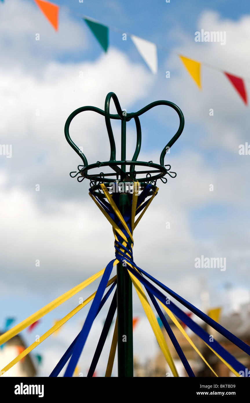 Maypole hi-res stock photography and images - Alamy