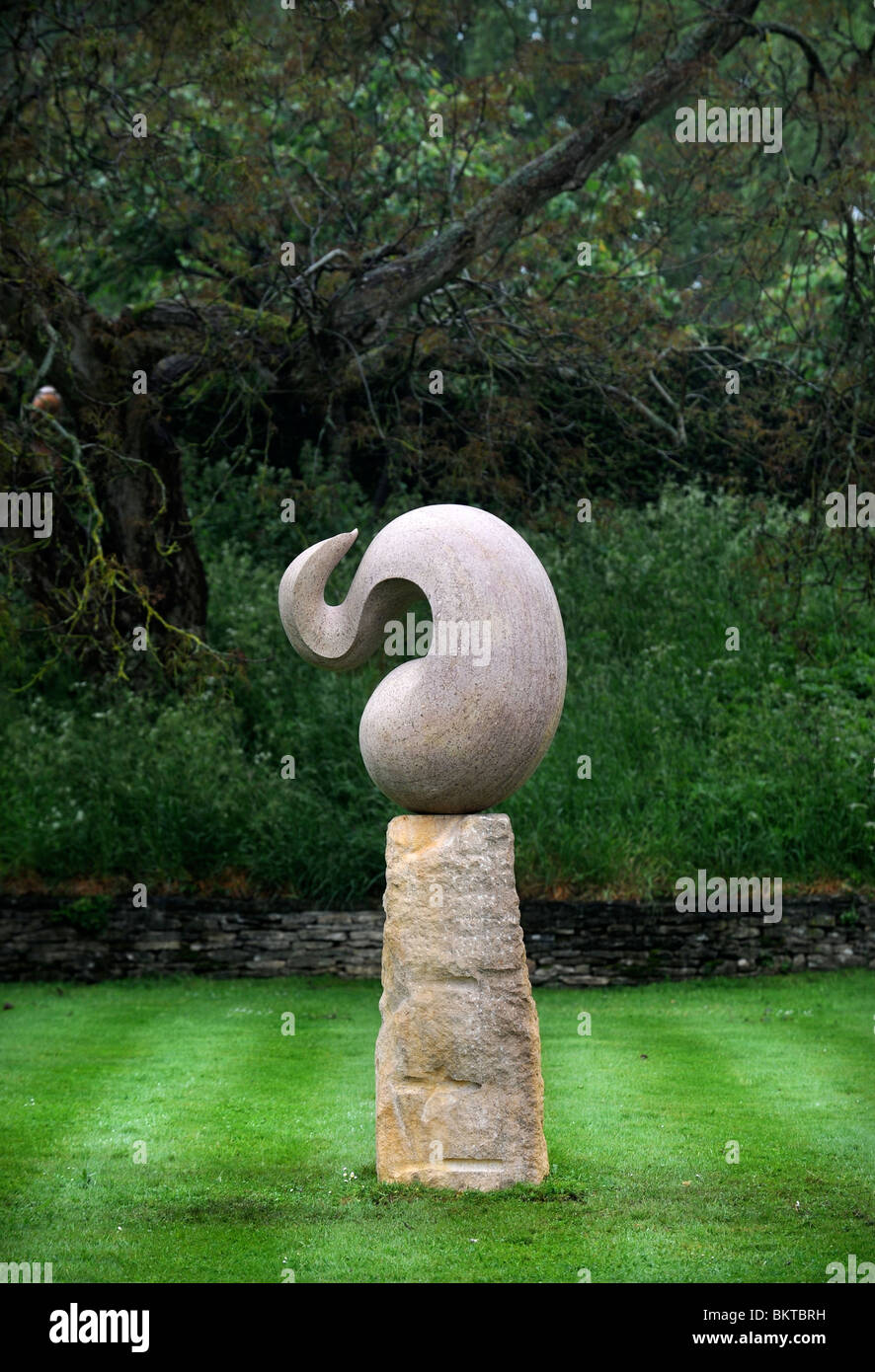 Garden sculpture exhibition hi-res stock photography and images - Alamy