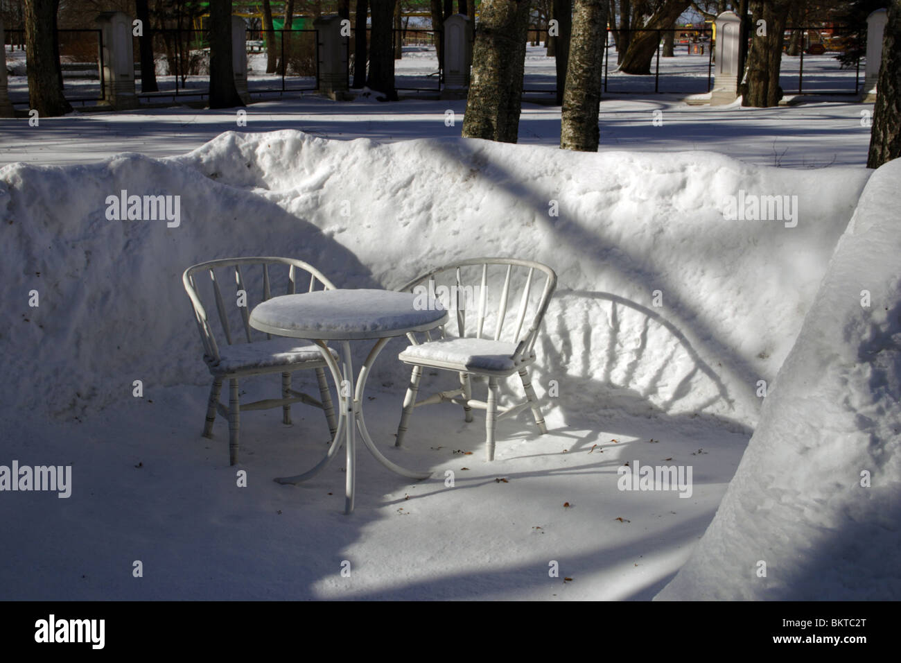 Snowy winter and chairs with table Stock Photo - Alamy