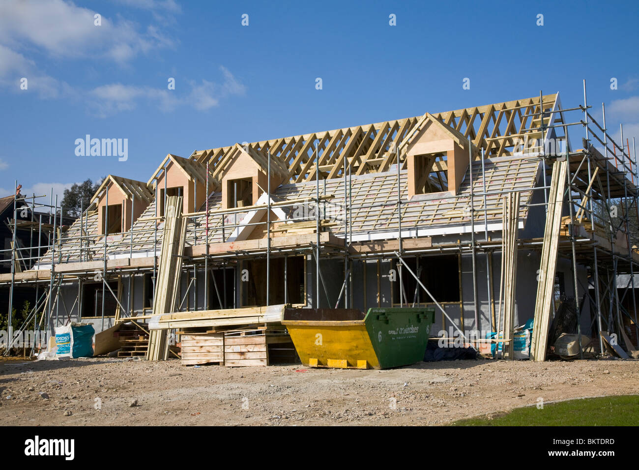 New build house and scaffolding hi-res stock photography and images - Alamy
