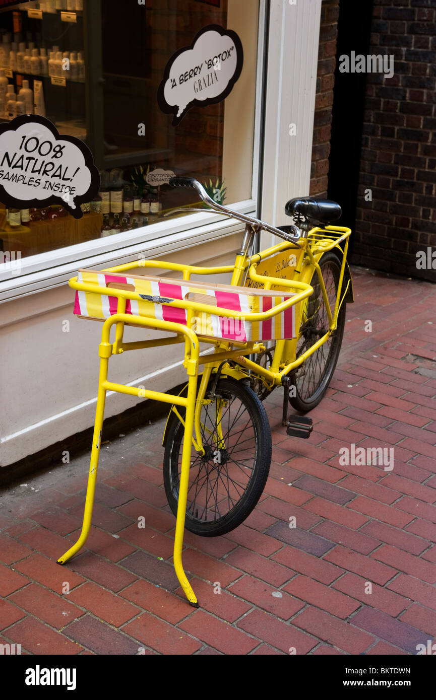 Delivery bike hi-res stock photography and images - Alamy
