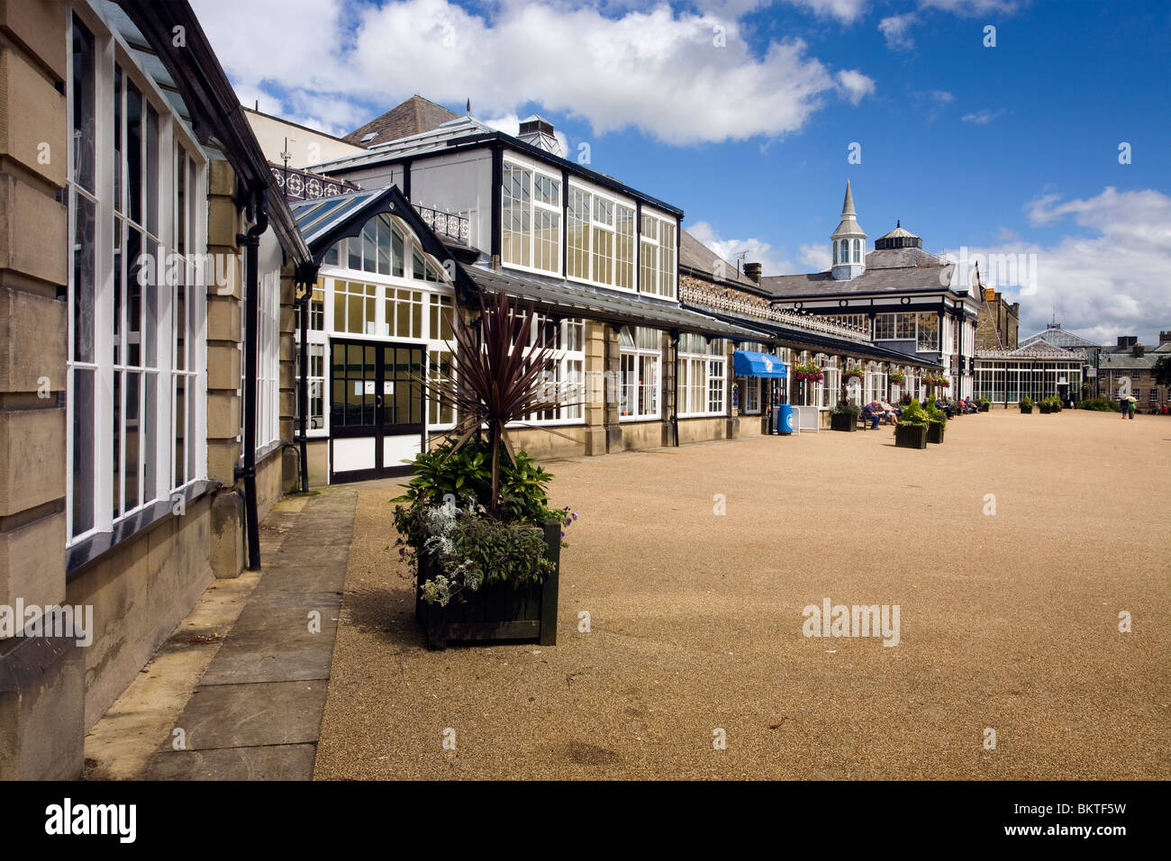 Buxton spa houses hi-res stock photography and images - Alamy