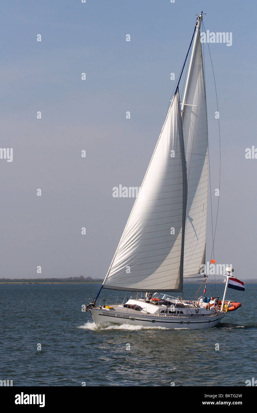 Zeilboot op het Haringvliet; Sailboat on the Haringvliet Schapenad bij ...