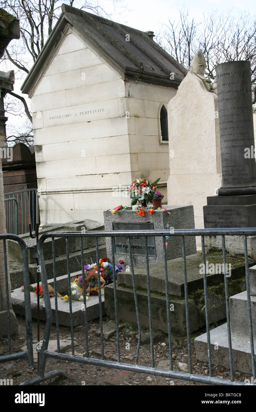 Jim Morrison tomb in Cemetery Pere Lachaise, Paris, France Stock Photo ...