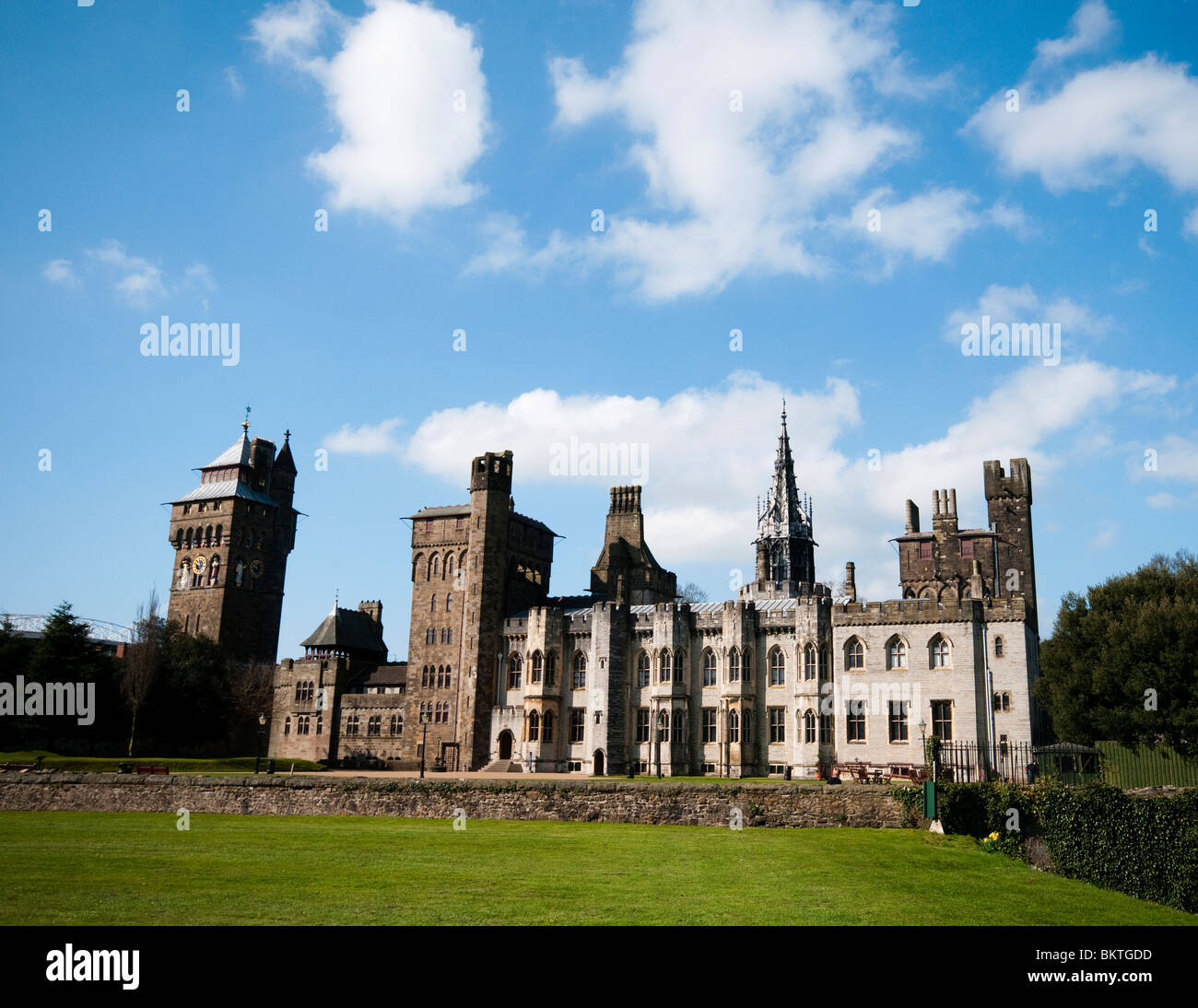 Cardiff castle welsh castell hi-res stock photography and images - Alamy