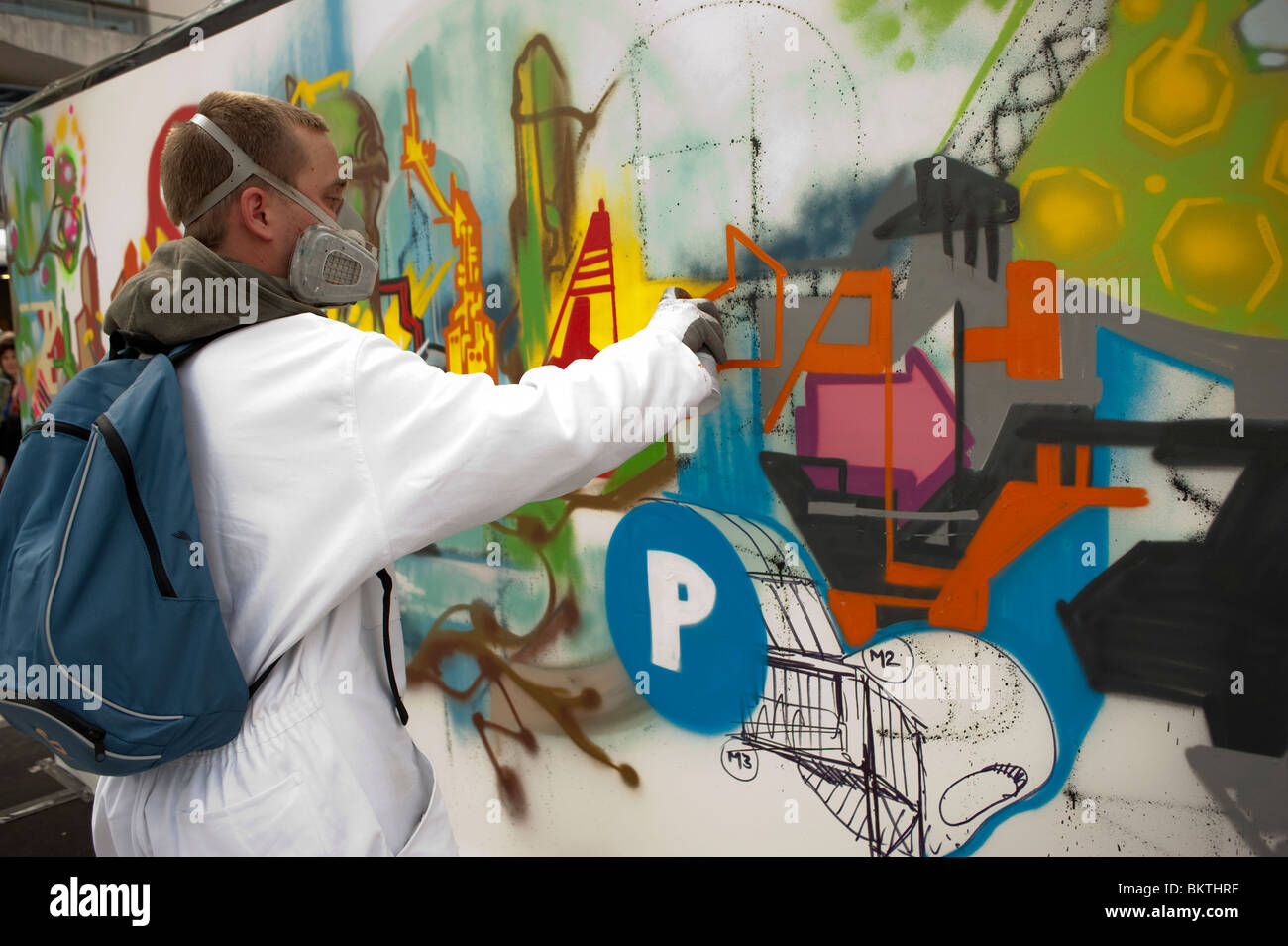 Man Spray Painting High Resolution Stock Photography and Images - Alamy