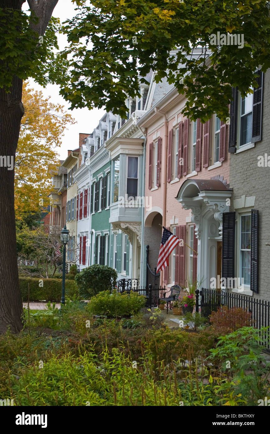 Federal style row houses hi-res stock photography and images - Alamy