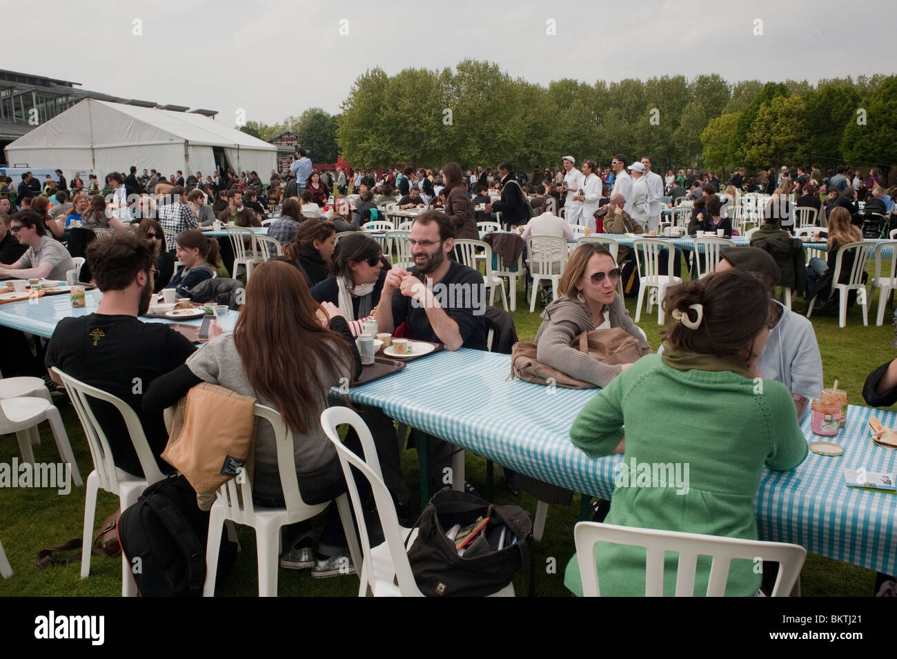 Picnic huge crowd hi-res stock photography and images - Alamy