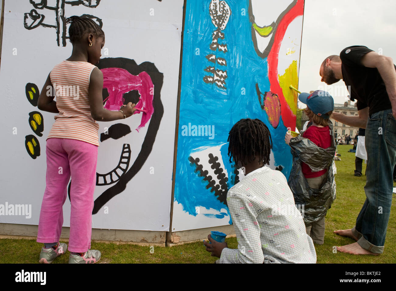 Children paint mural hi-res stock photography and images - Alamy